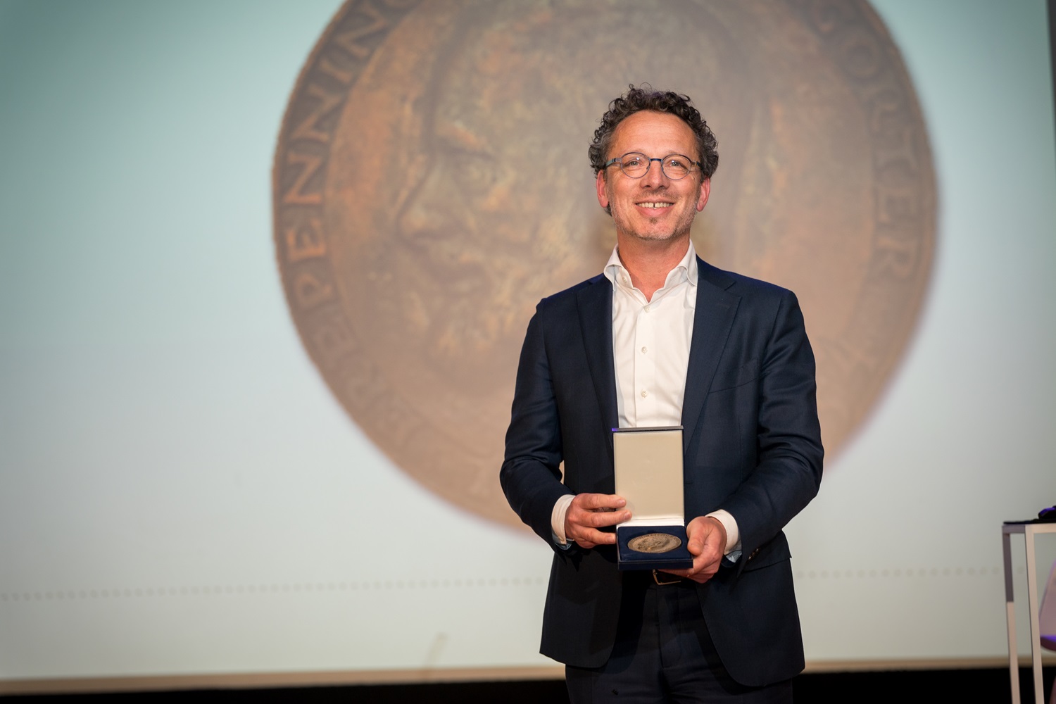 Prof. dr. Piet Leroy onderscheiden met Gorterpenning - De Nederlandse ...